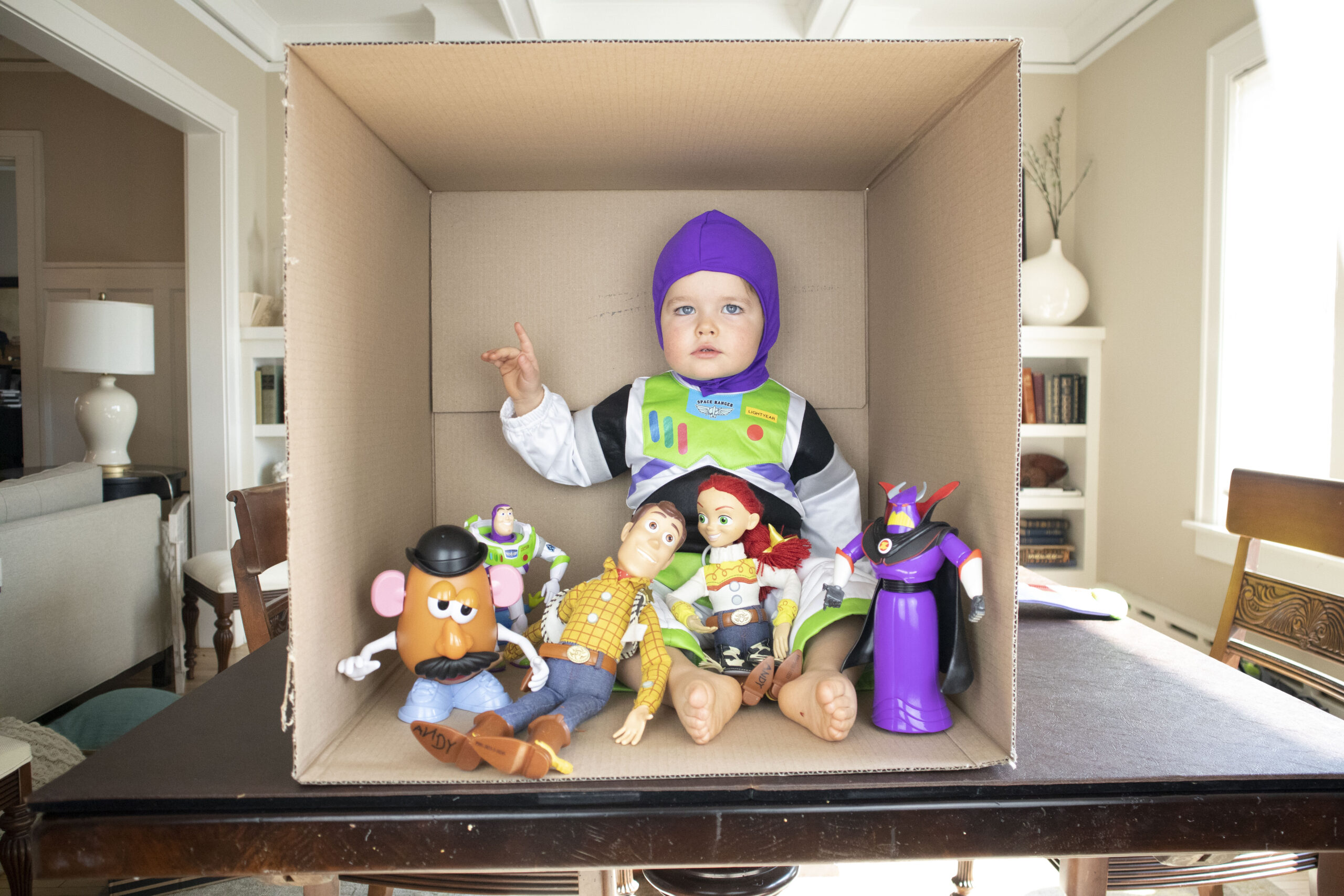 How to create this fun Toy story birthday box photoshoot