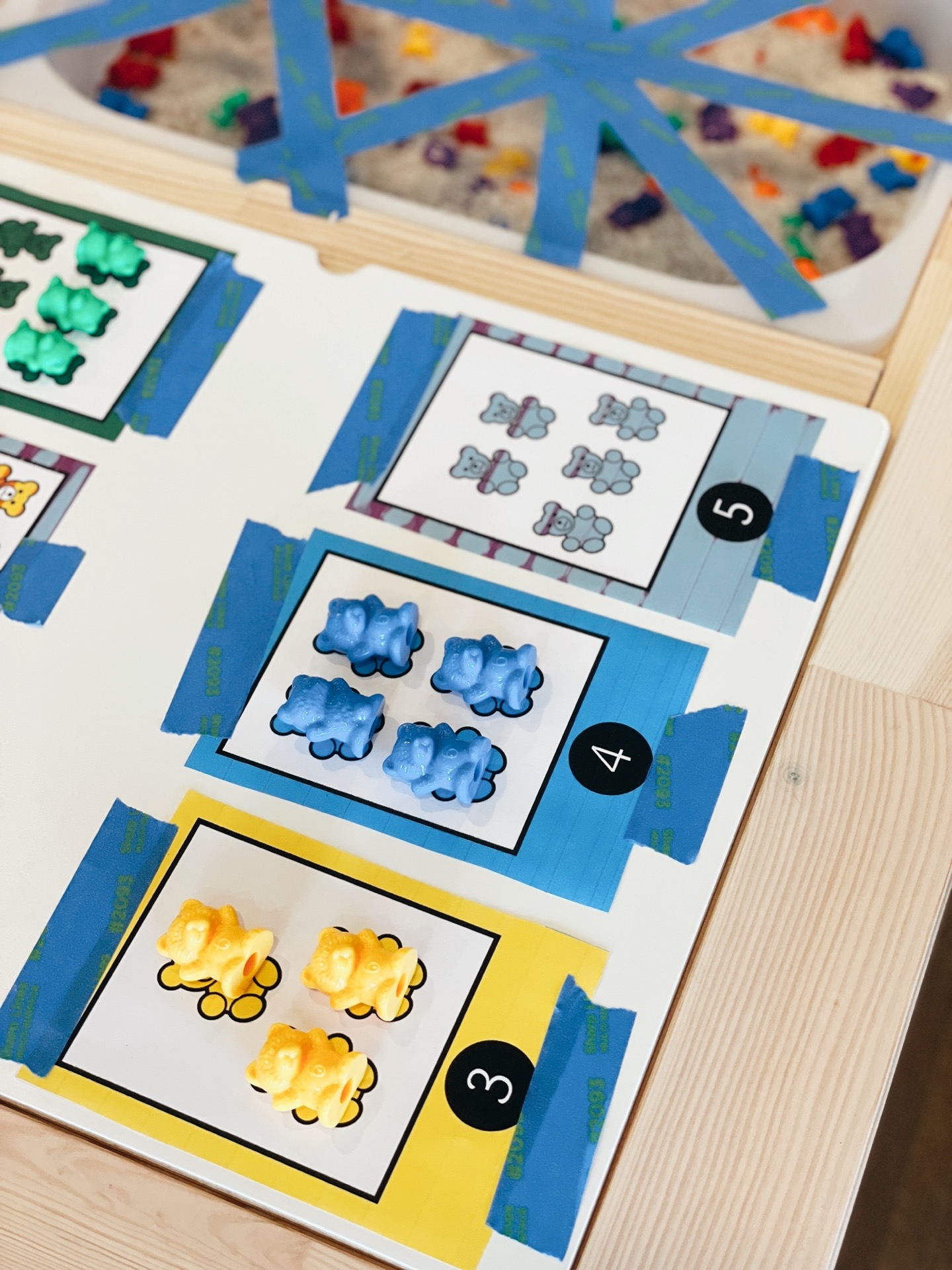 Fun and easy counting bears sensory table for toddlers